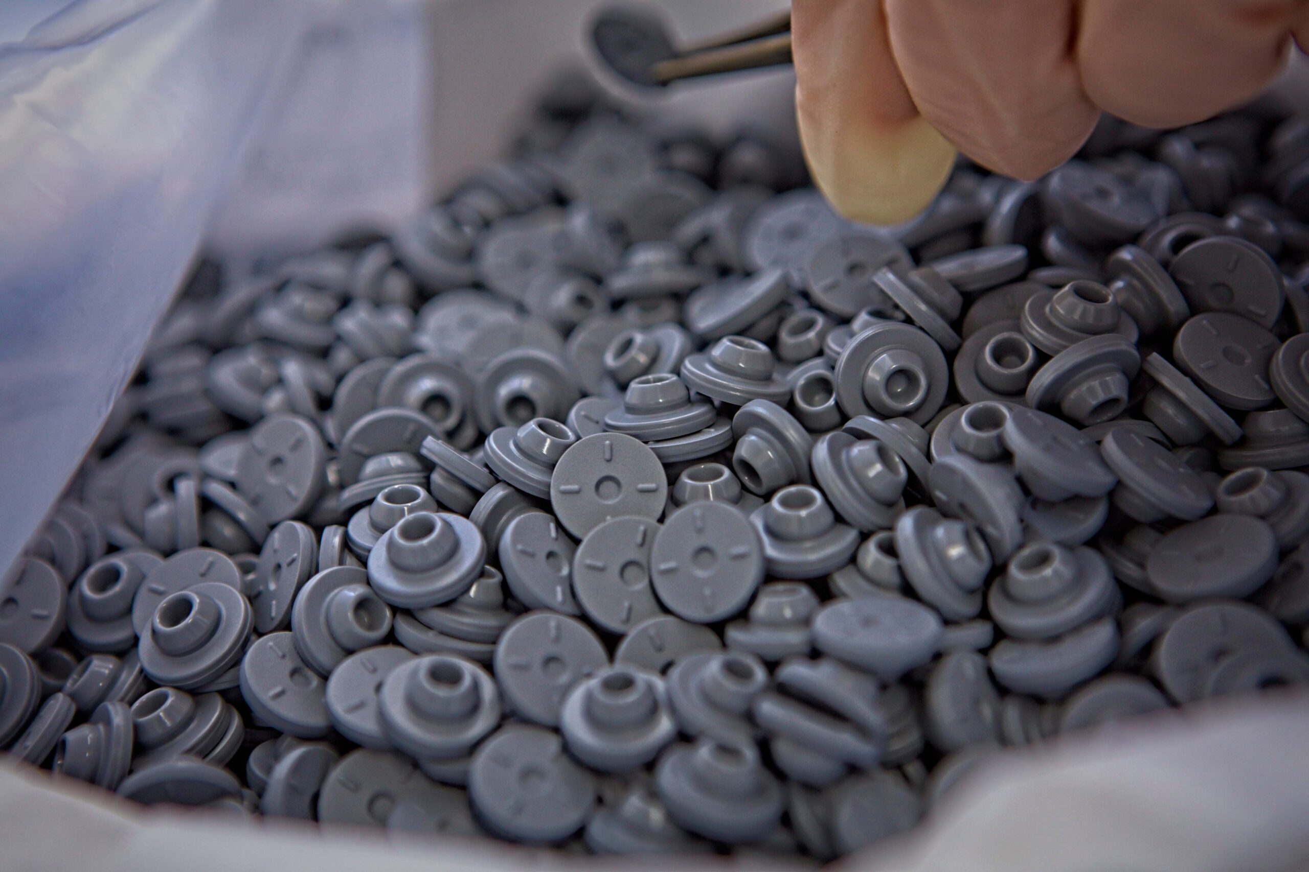 Aseptic Fill Finish Services | Sterile Filling | Symbiosis Pharma